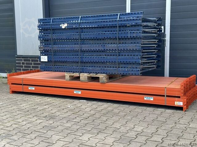 Pallet racking system Pallet racking
Mecalux / Regalreihe: ca. 30.700 mm
