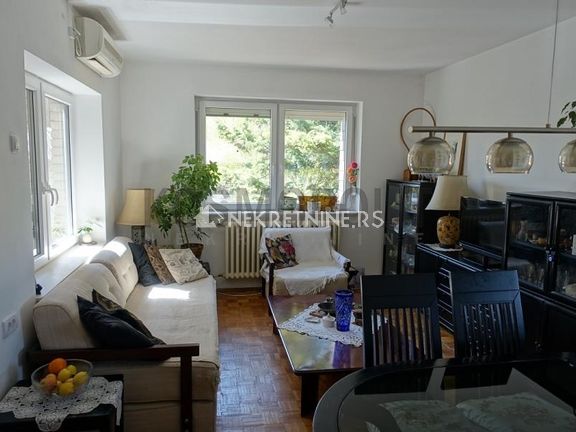 Zvezdara, Mirijevo, Meše Selimovića , 6.0, 150m2, 225000 EUR