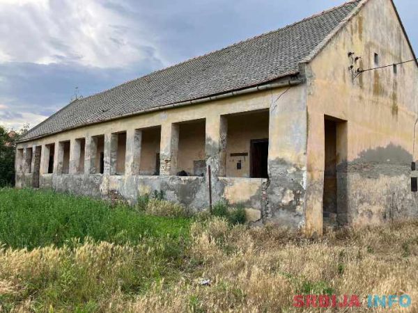 Kuća sa placem, Torak