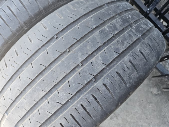 245/45 R18 Continental