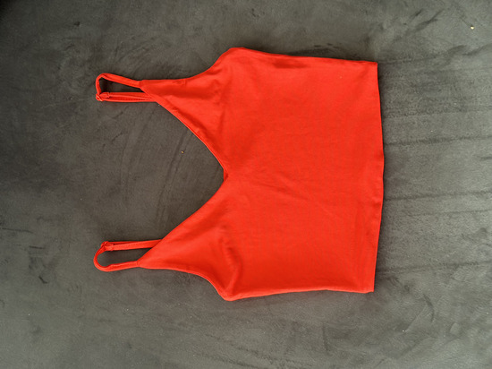 Novi crveni crop top