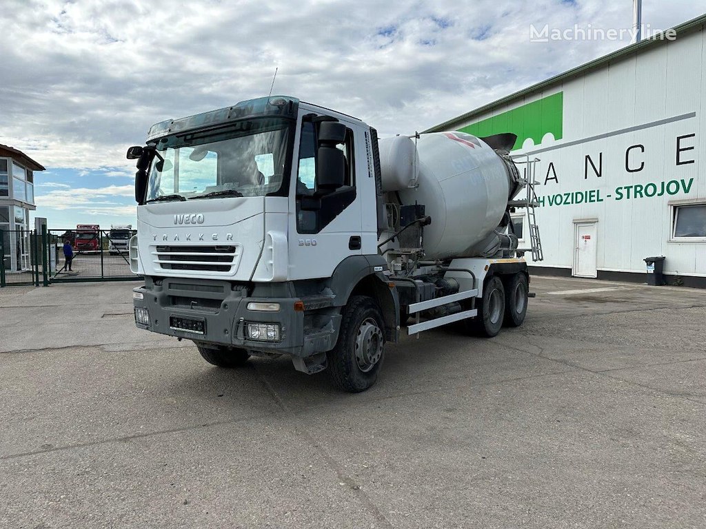 IVECO TRAKKER 360 kamion s mešalicom za beton