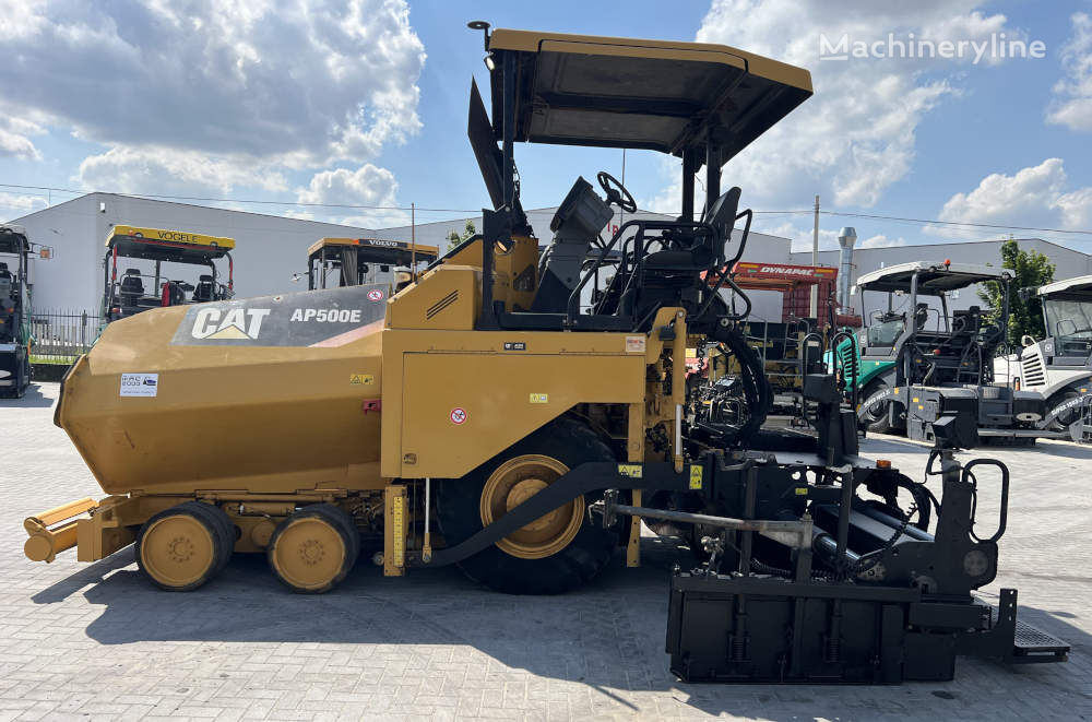 Caterpillar AP 500E asfaltni finišer točkaš