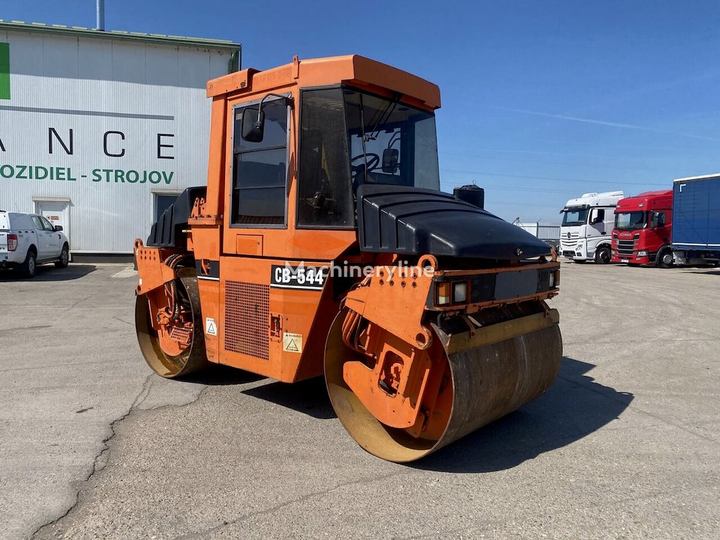 Caterpillar CB 544 VIN 203 valjak za asfalt