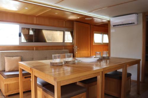 Free Room Boat Apartment