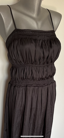   NOVO   sa etiketom H&M midi haljina M/L