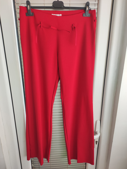 Crvene pantalone vel 40