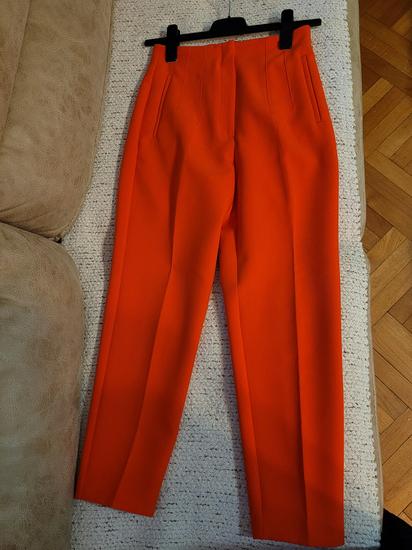 Zara pantalone na crtu