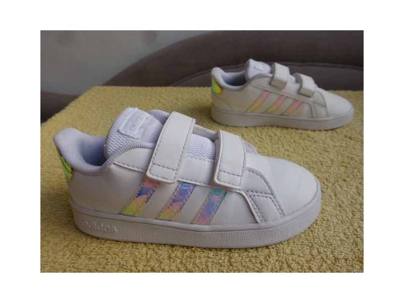 KAO NOVE, ORG. ADIDAS, EXTRA MODERNE PATIKICE BR.27