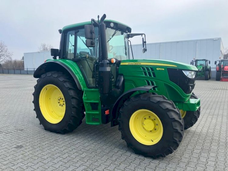 JOHN DEERE 6110M