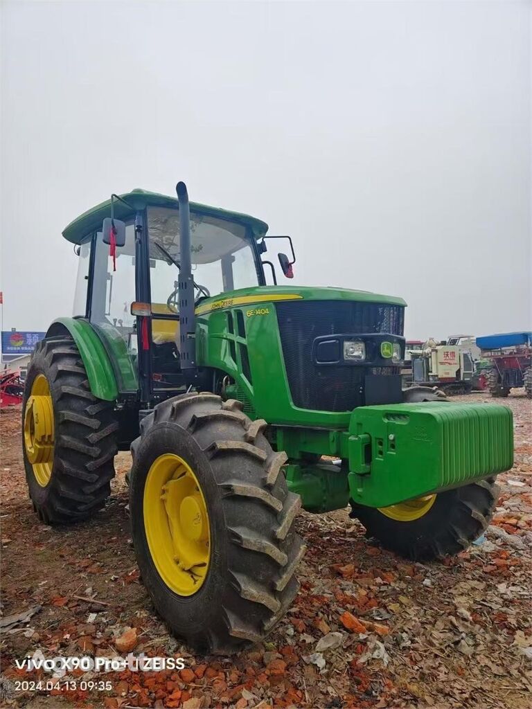 John Deere traktor točkaš