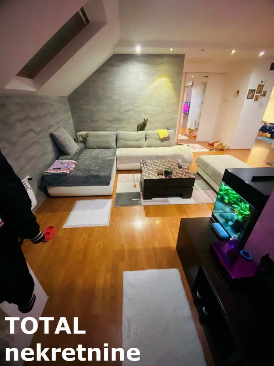 Trosoban stan NOVI SAD, 93730€