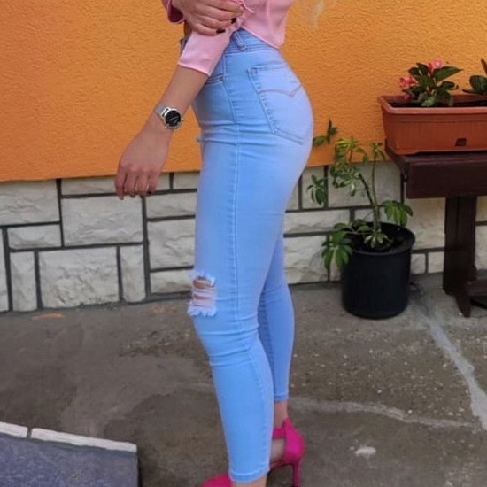 Uske iscepane farmerke