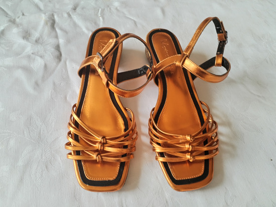 Narandzaste sandale