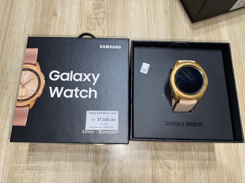 Imam sjajan Galaxy Watch 42 mm u rose gold boji, potpuno nov i ocuvan