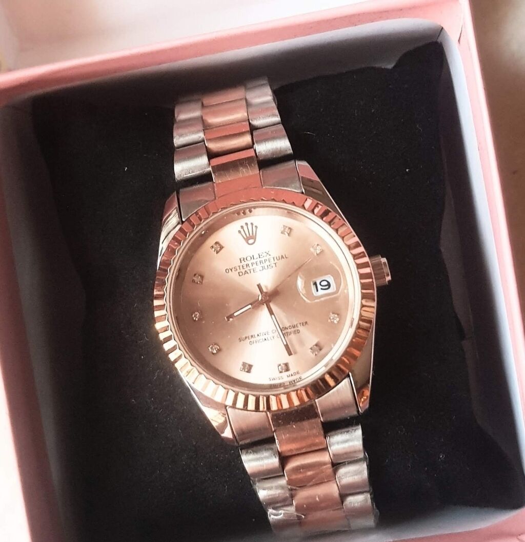 Ženski sat Rolex sa datumom u funkciji. Brojčanik je prečnika 37 mm