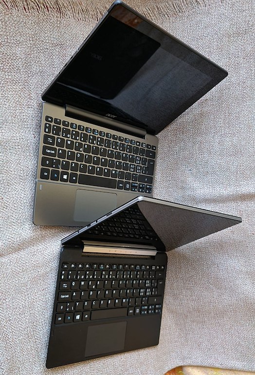 Tableti sa tastaturama ili netbok, mize ko laptop moze ko tablet samo
