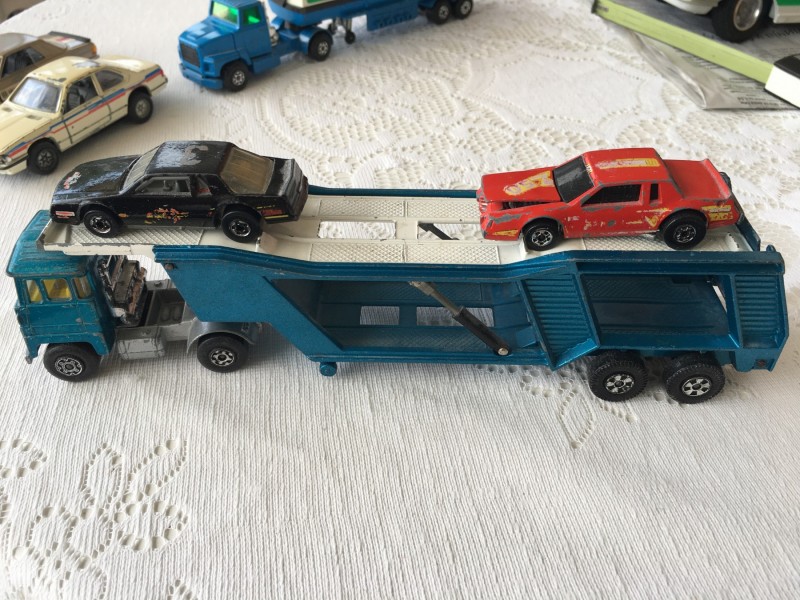 Kamion za transport autica