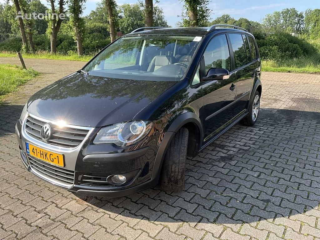 Prodaje se Volkswagen Touran minivan na aukciji