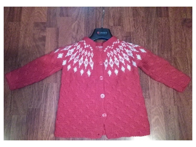 crveni džemper