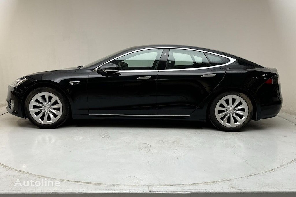 Prodaje se Tesla Model S hečbek na aukciji