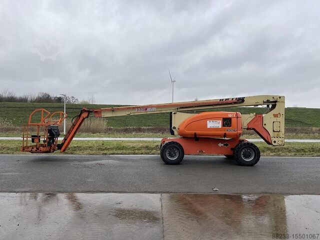 Artikulisan bum lift
JLG 800AJ