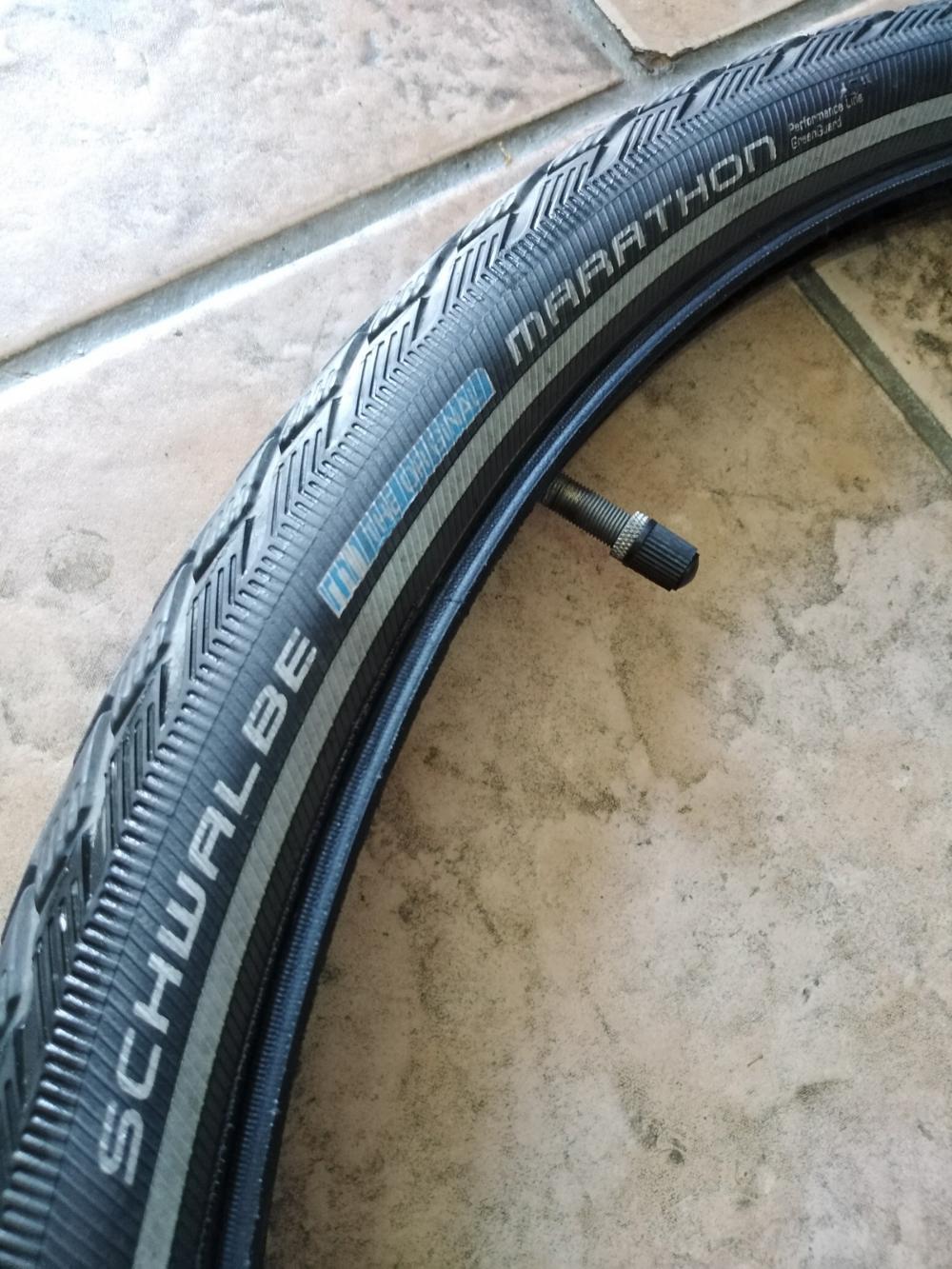 Schwalbe Marathon 26x1.75 i unutrasnja