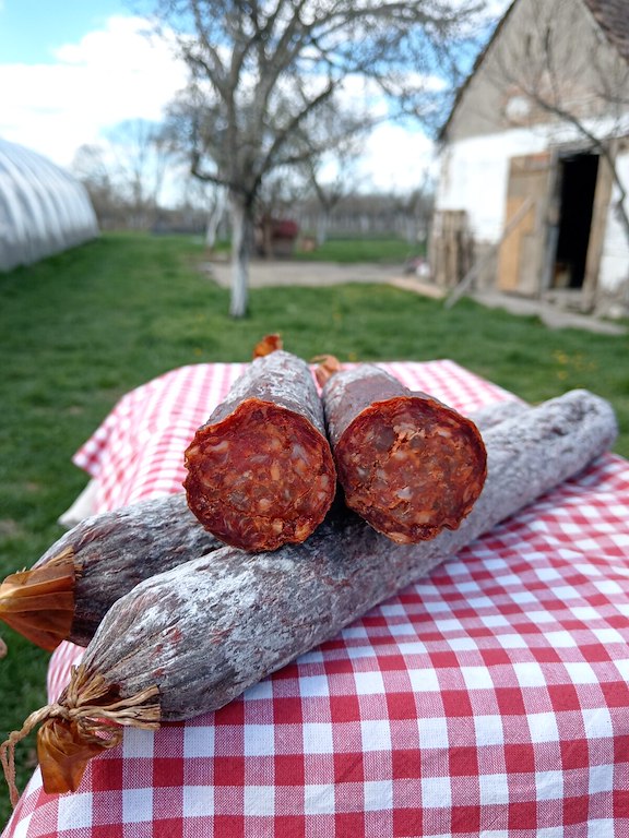 Kulen štap 3200 din/kg