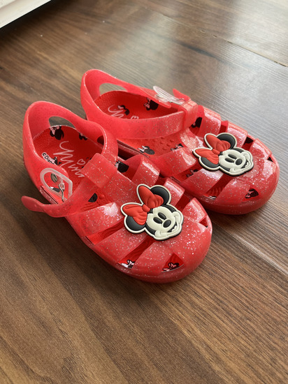 Nove Minnie Mouse sandale