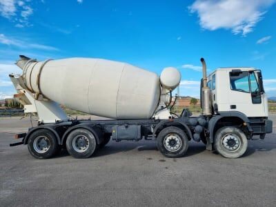 IVECO EUROTRAKKER 380 kamion s mešalicom za beton