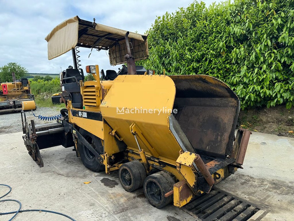 Caterpillar AP300 asfaltni finišer točkaš