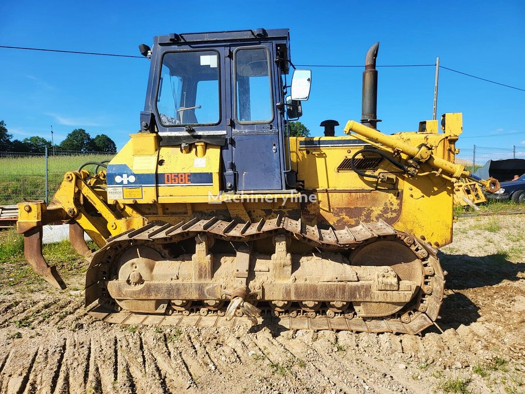 Komatsu D58-1 buldožer