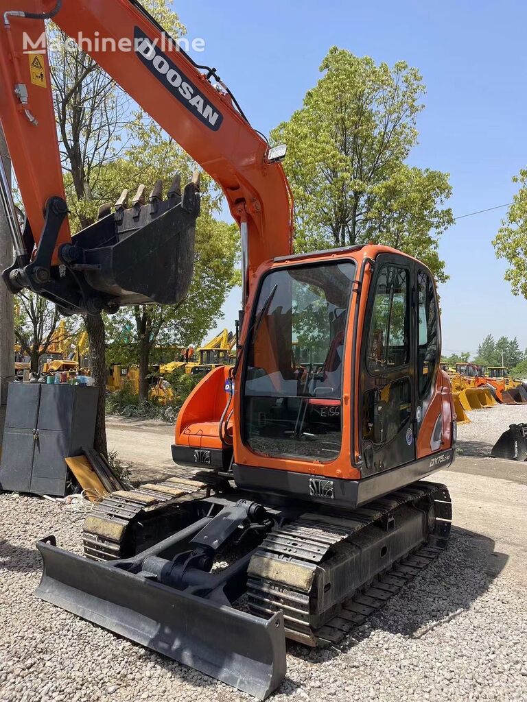 Doosan DX75 bager guseničar