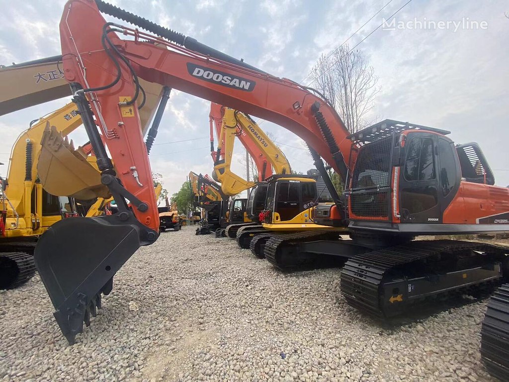 Doosan DX225 bager guseničar