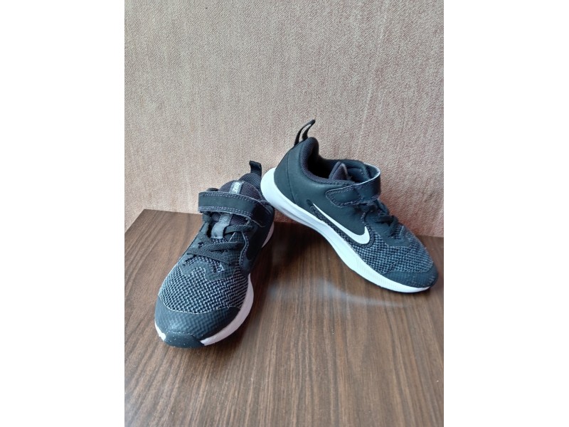 PATIKE "NIKE" br. 28,5/19cm.