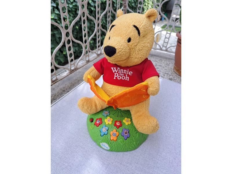 Winnie the Pooh priča price i peva pesmice na Srpskom