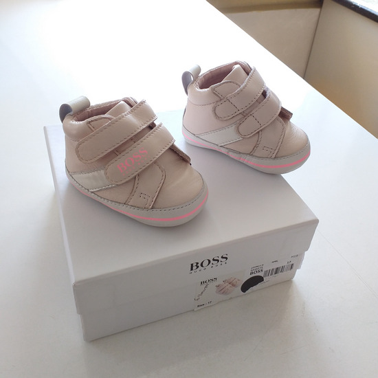 Hugo Boss kozne patike za bebe 6-9m NOVO!