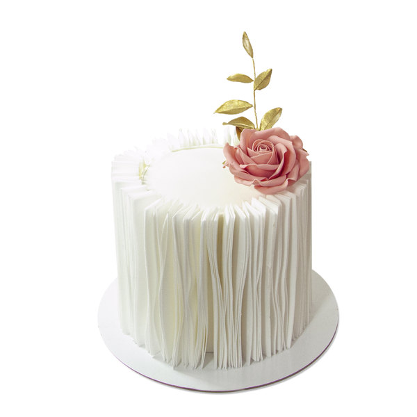 Jednostavna elegantna torta sa ružom