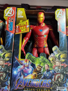 Iron Man sa zvucnim i svetlosnim efektima