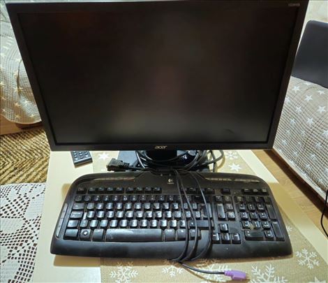 Acer V226HQL + Logitech tastatura
