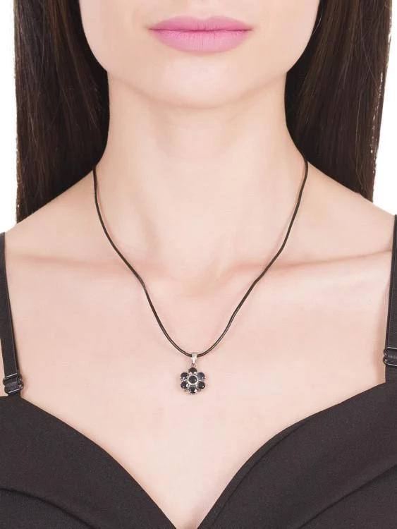 Ženska srebrna ogrlica u obliku cvijeta