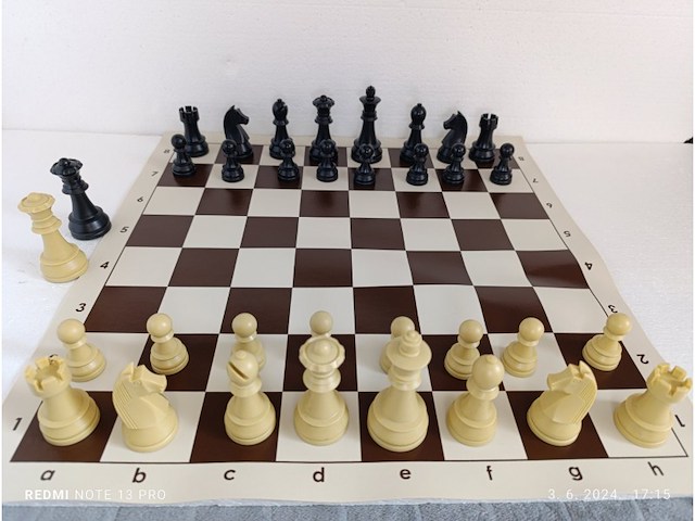 Šah figure German Staunton i mušema iz Nemačke