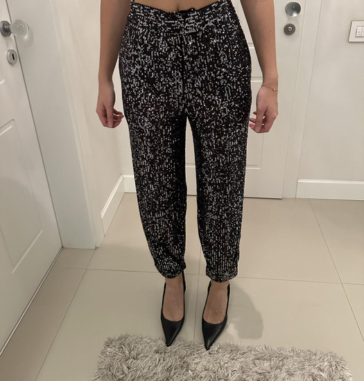 Zara pantalone sa etiketom