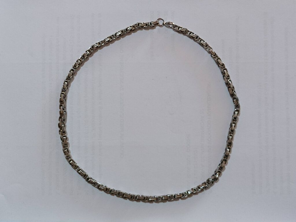 Na prodaju ogrlica od hirurškog čelika
