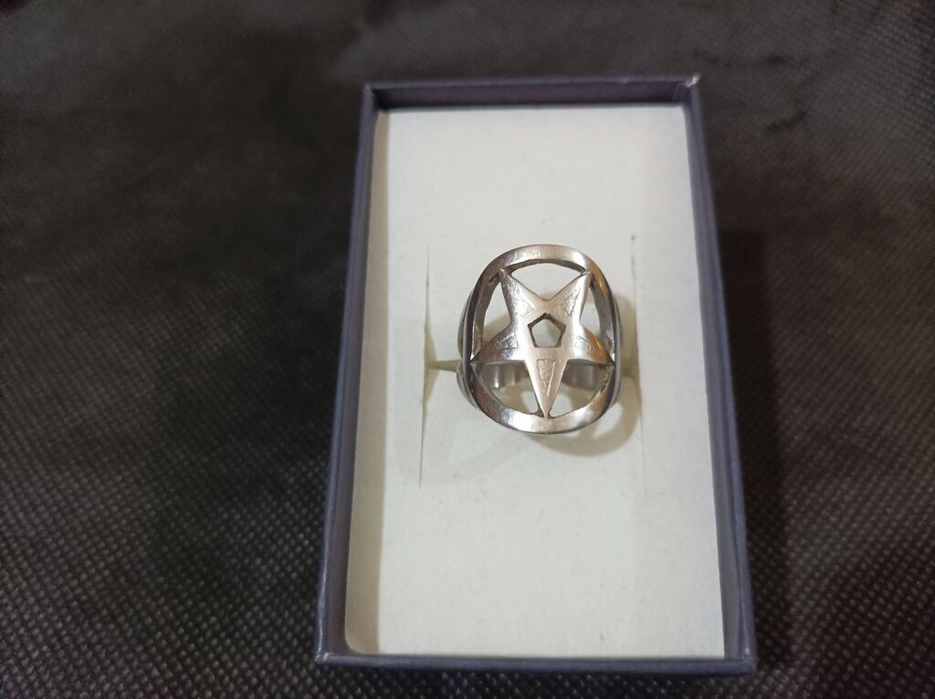 Na prodaju srebrni prsten Pentagram