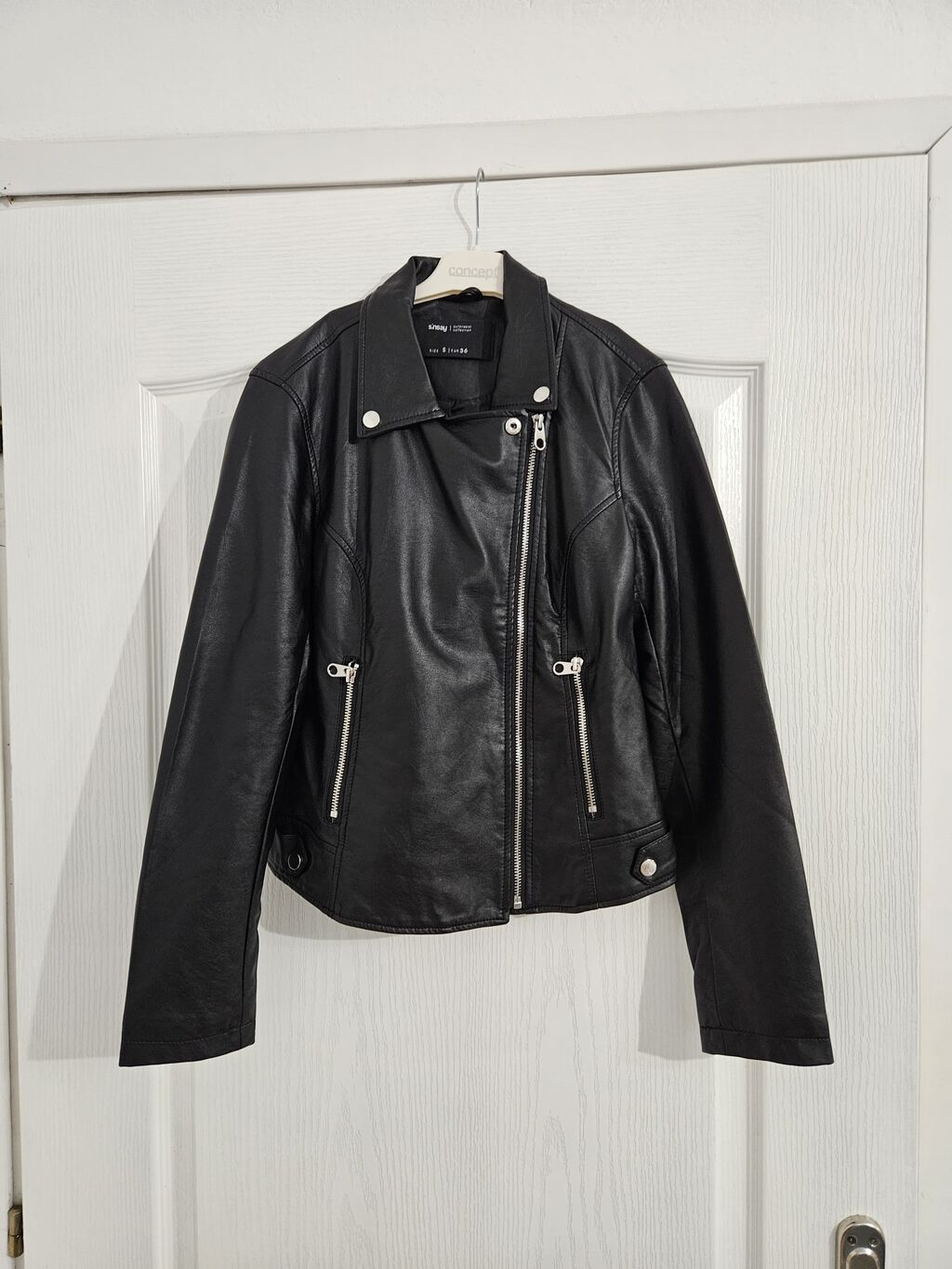 Sinsay nova crna jakna, samo skinuta etiketa, S veličina, imitacija