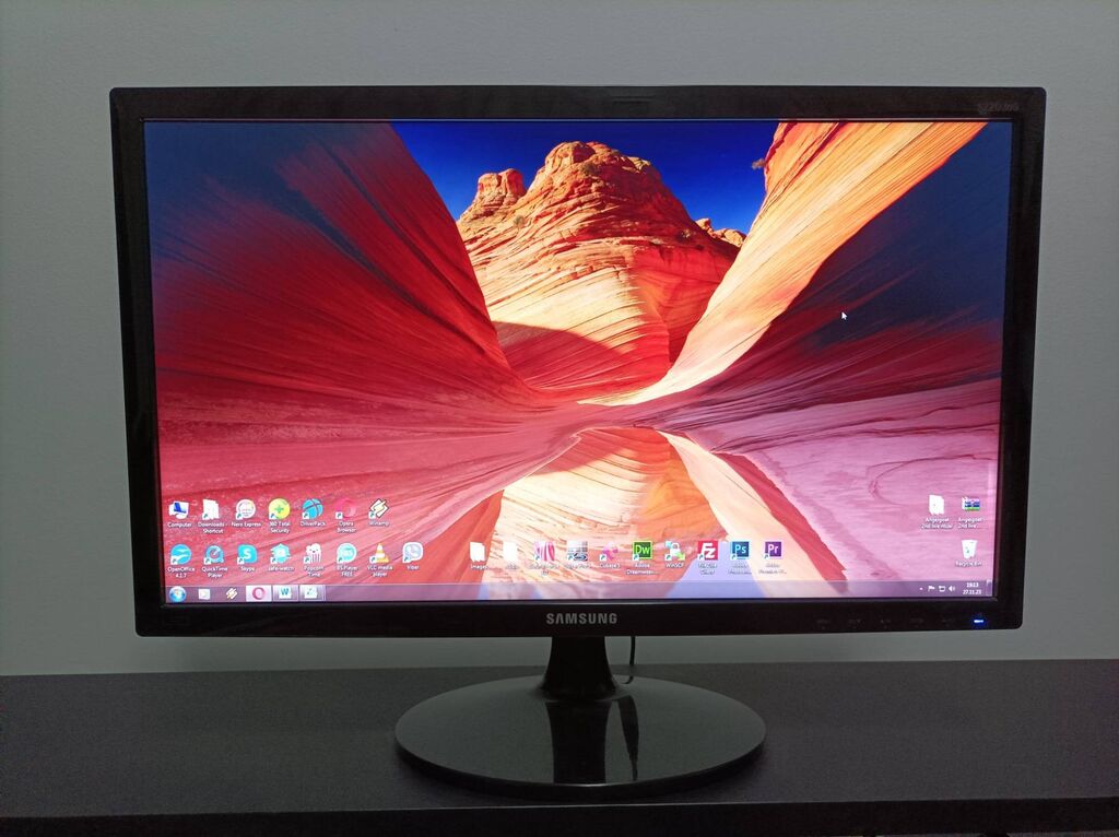 Na prodaju Samsung S22D300HY monitor 21.5" / 54 cm, u odličnom stanju