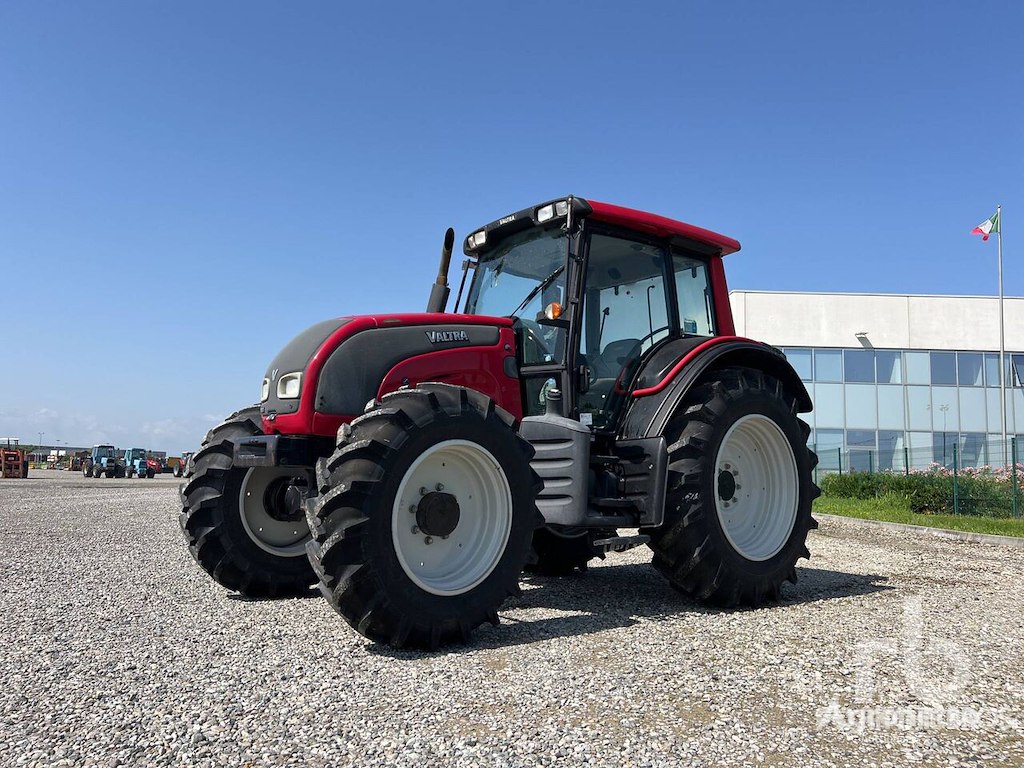 Prodaje se Valtra N101 traktor točkaš na aukciji