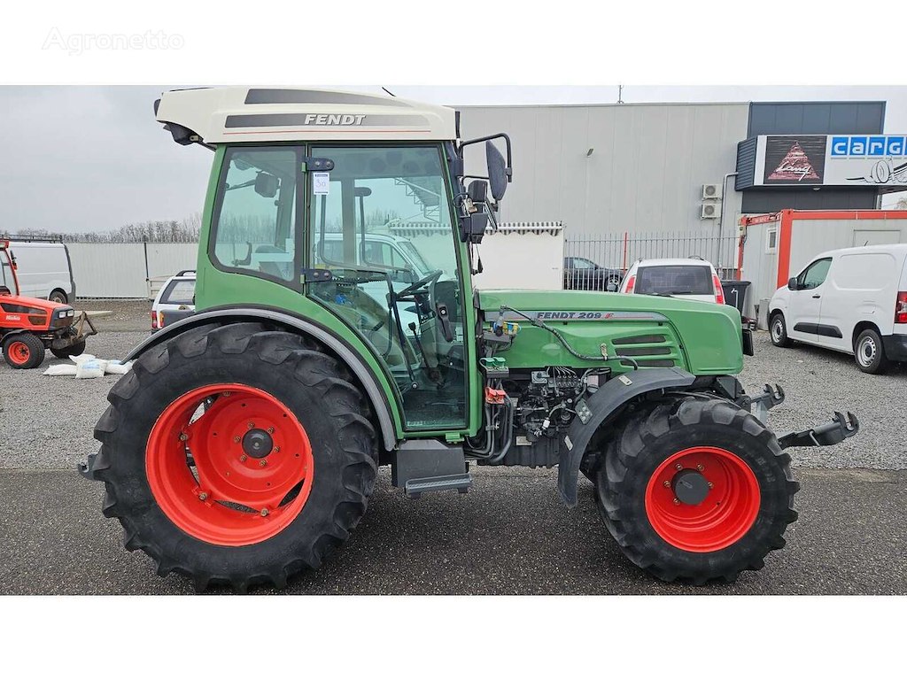 Prodaje se Fend 214 209F traktor točkaš na aukciji
