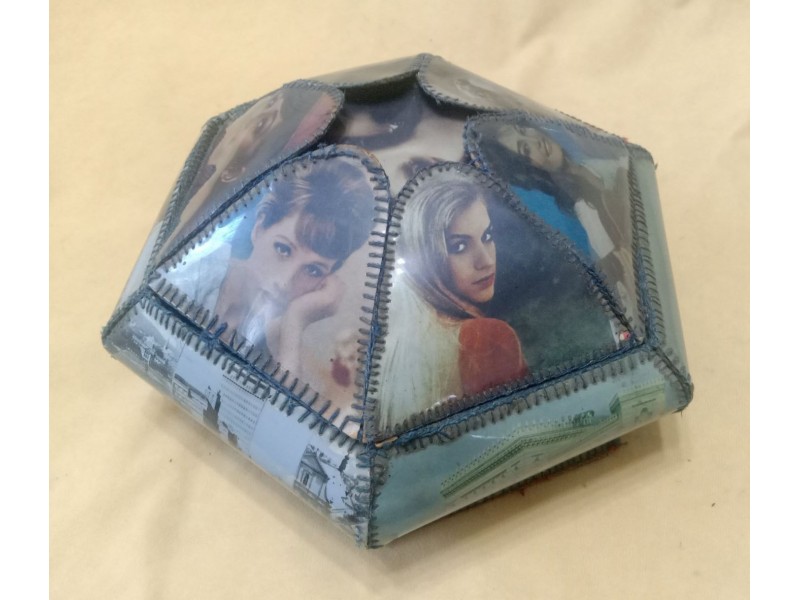 Kutija šestougaona uspomena iz JNA